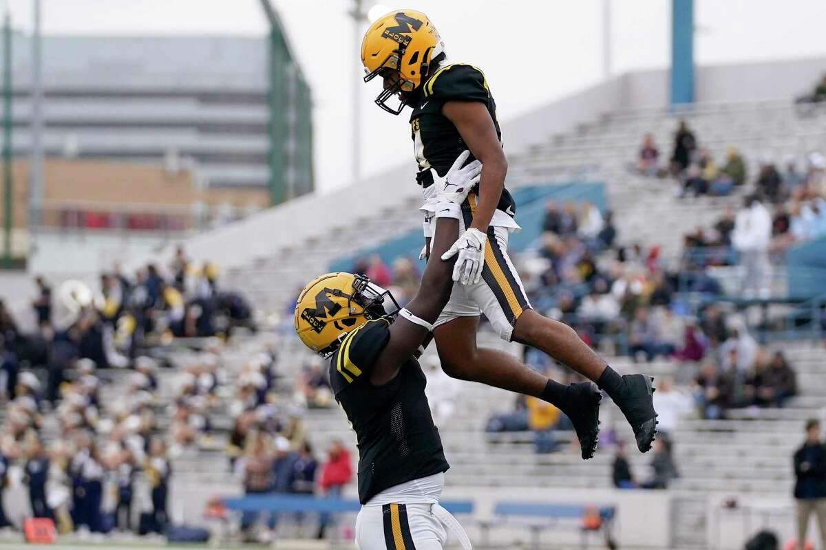 Fort Bend Marshall routs Lake Creek, advances to regional final
