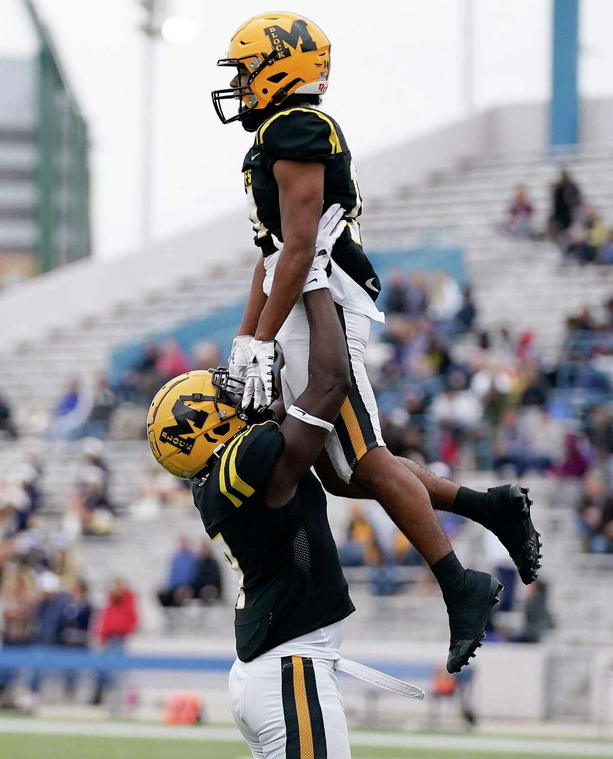 Fort Bend Marshall routs Lake Creek, advances to regional final