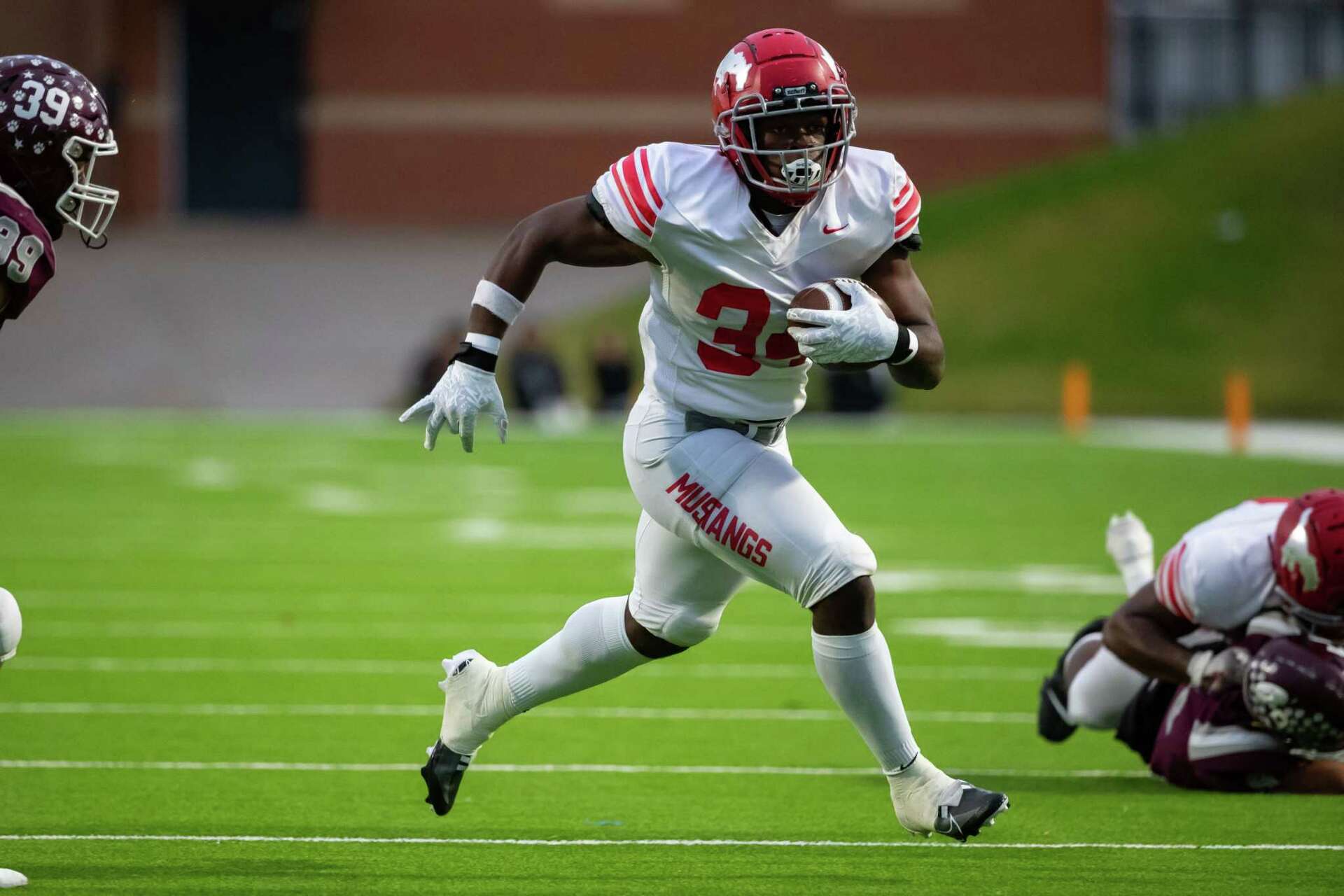 North Shore Mustangs advance to 8th straight regional finals