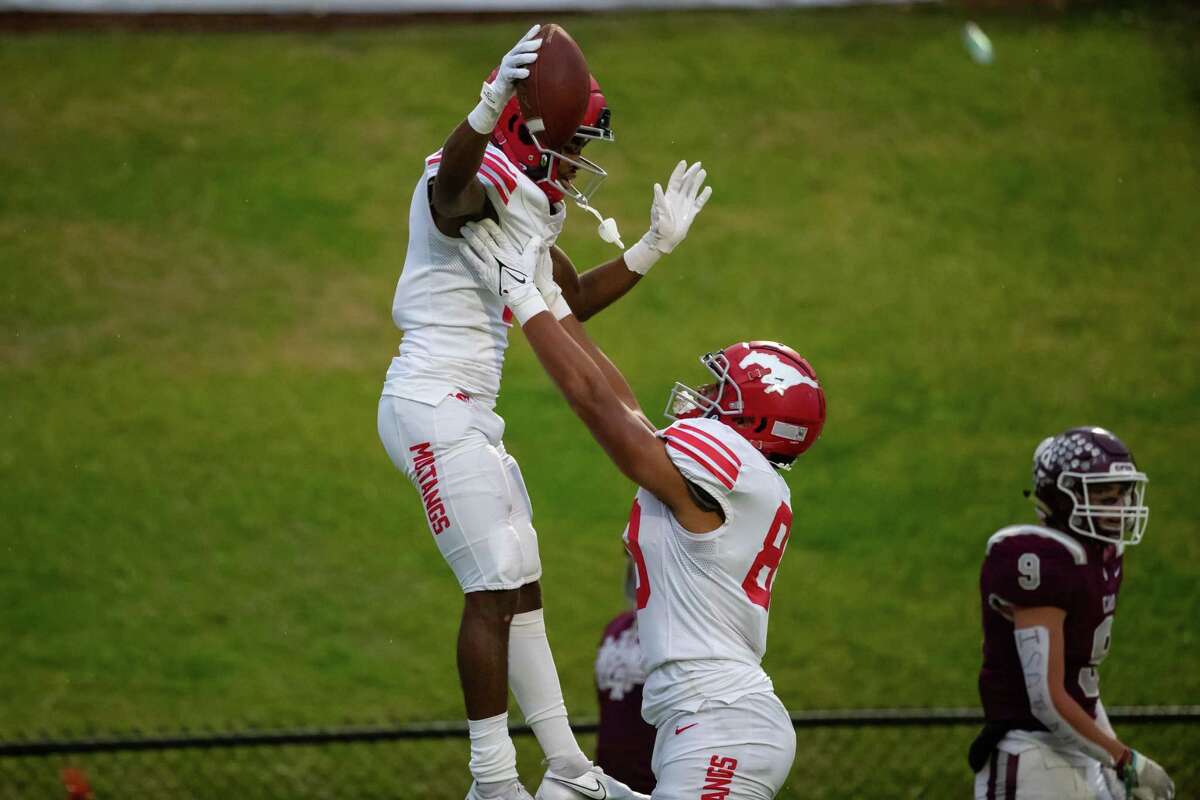 North Shore Mustangs advance to 8th straight regional finals