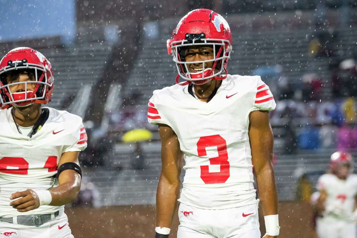 North Shore Mustangs advance to 8th straight regional finals
