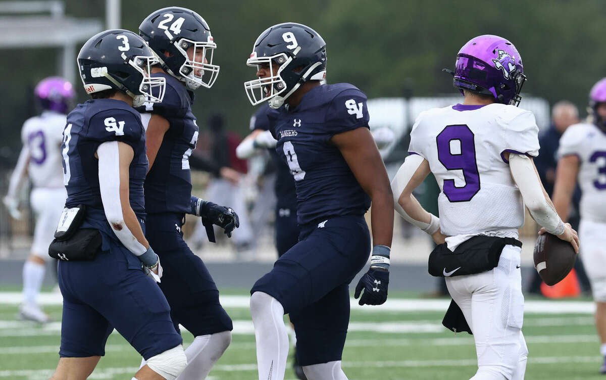 Fulshear falls to Smithson Valley in playoff matchup