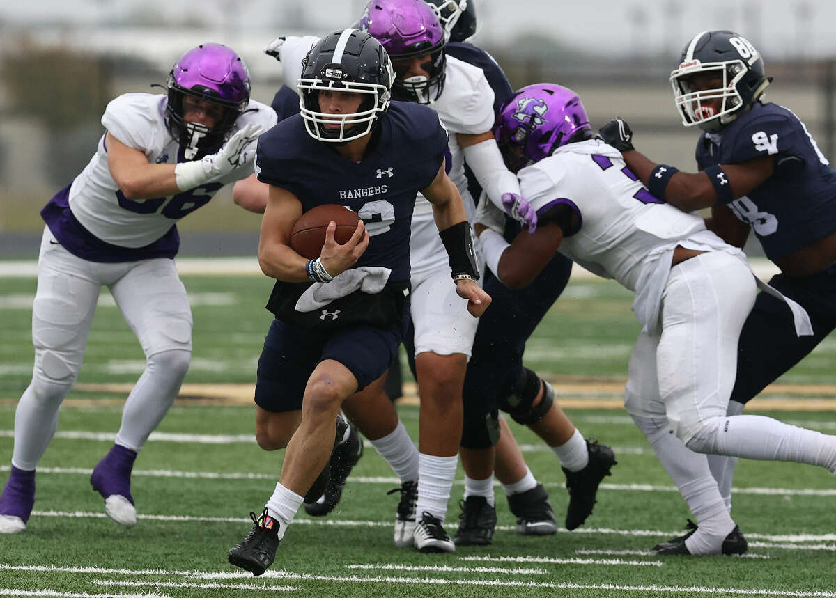Fulshear falls to Smithson Valley in playoff matchup