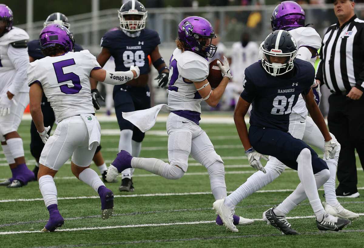 Fulshear falls to Smithson Valley in playoff matchup