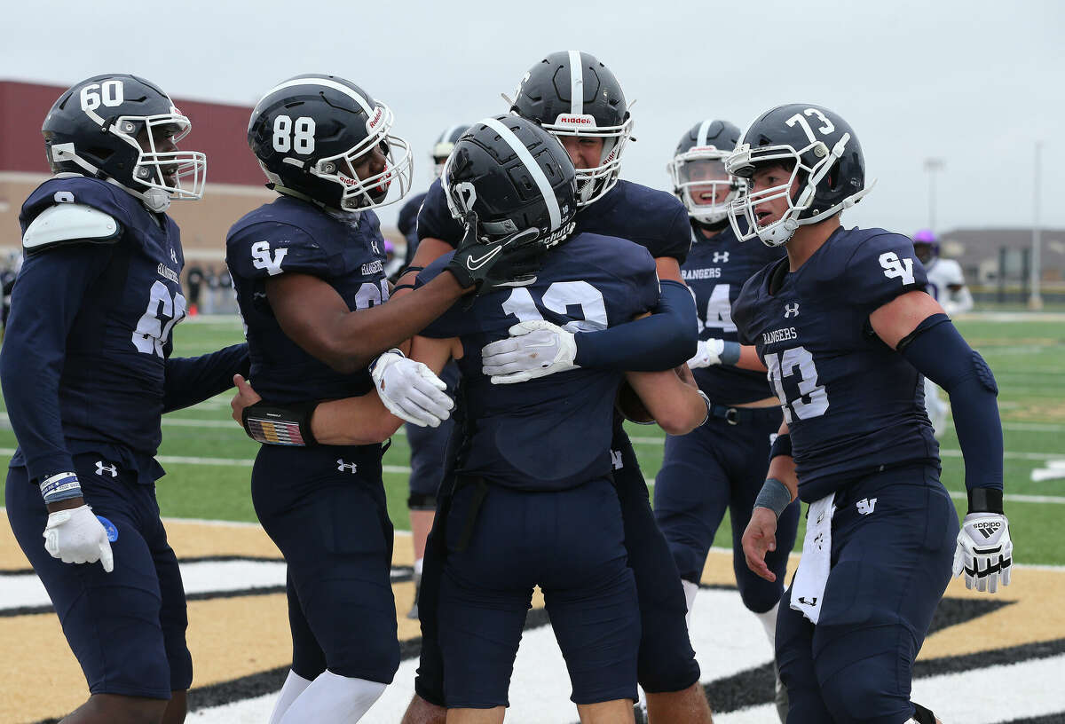 Fulshear falls to Smithson Valley in playoff matchup