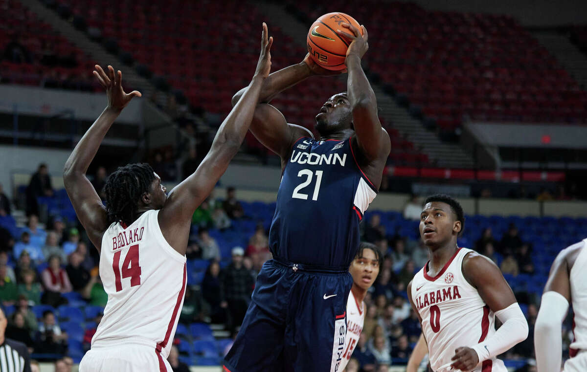 UConn advances in Phil Knight Invitational with win over Alabama