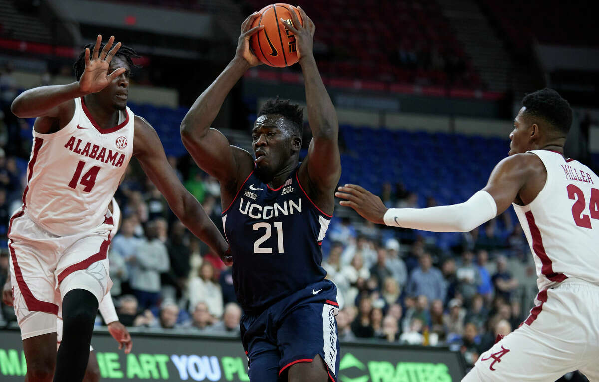 UConn advances in Phil Knight Invitational with win over Alabama