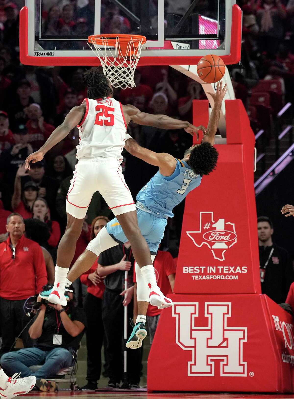 University of Houston: Basketball ranked No. 1 in AP poll