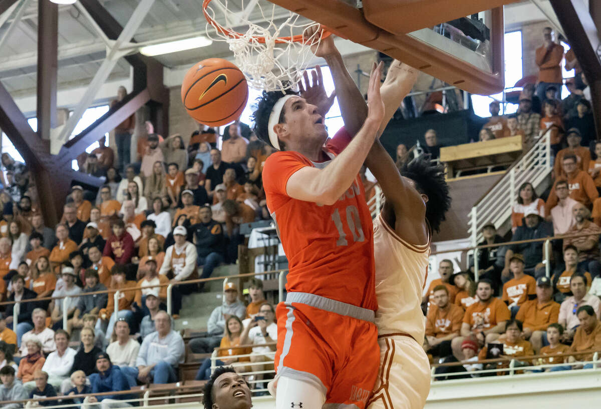 No. 4 Texas cruises to win over UTRGV in 'throwback game' at Gregory Gym