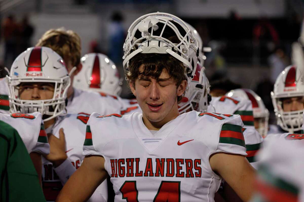 The Woodlands Highlanders fall to Duncanville Panthers in playoffs