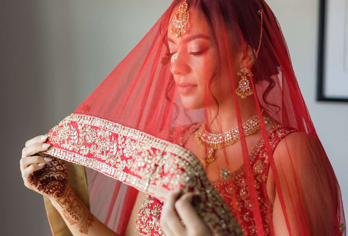 Meet San Antonio's 'fastest henna artist'