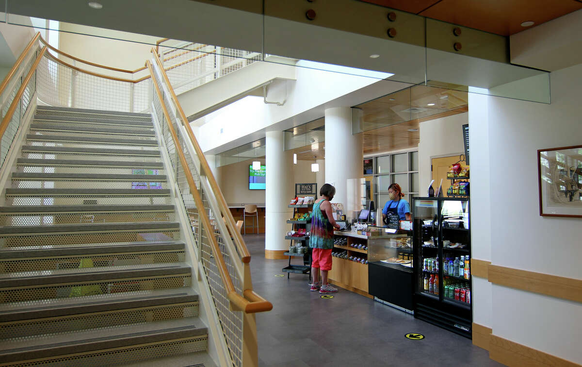 Greenwich Library director to retire; deputy to succeed her