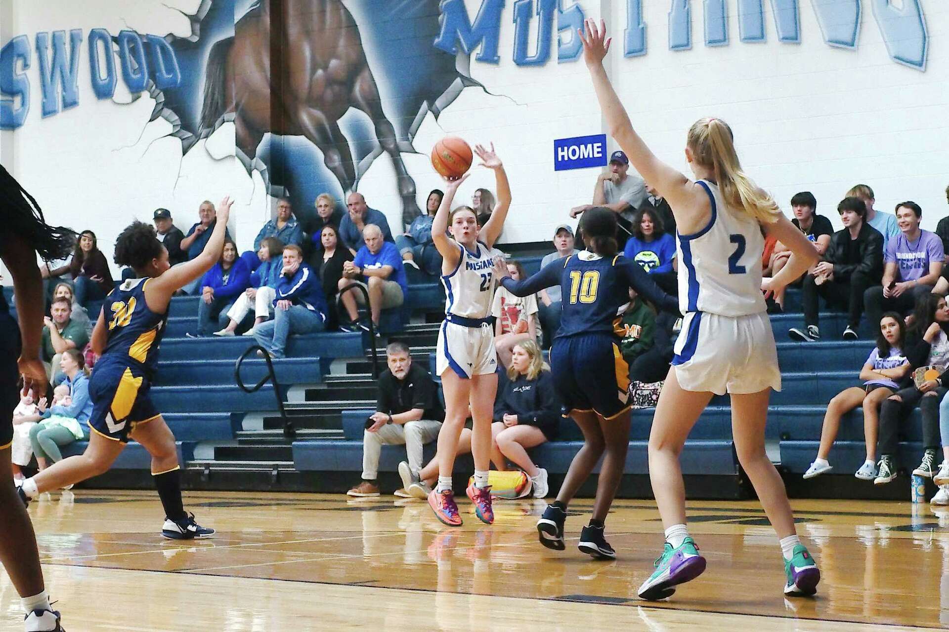 Girls basketball top performers: Helen Byrd drops 35 points for Friendswood