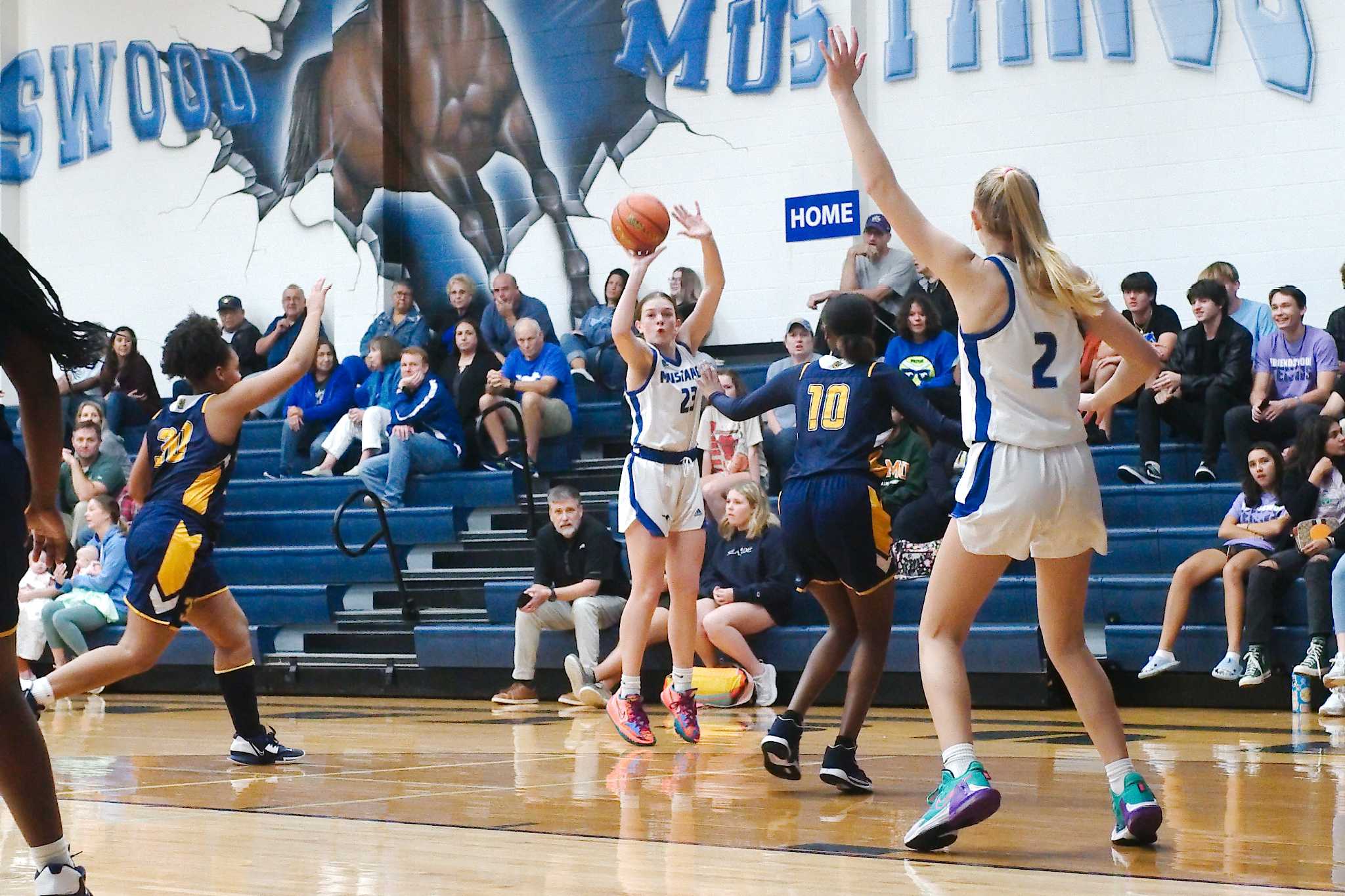 Girls basketball top performers: Helen Byrd drops 35 points for Friendswood