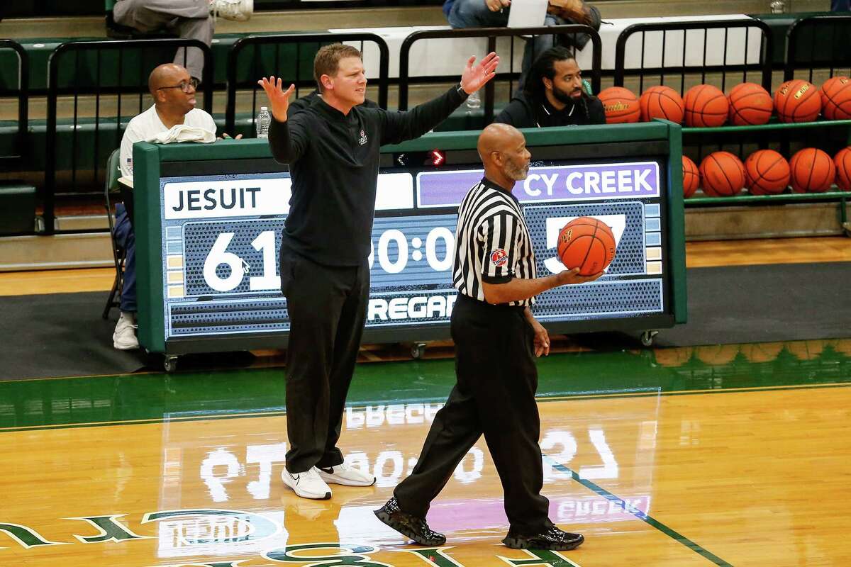 Boys basketball: Strake Jesuit tops state-ranked Cypress Creek