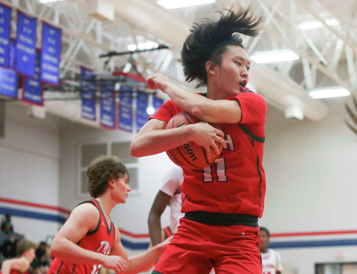 Eberwein's 30 points leads The Woodlands over Oak Ridge