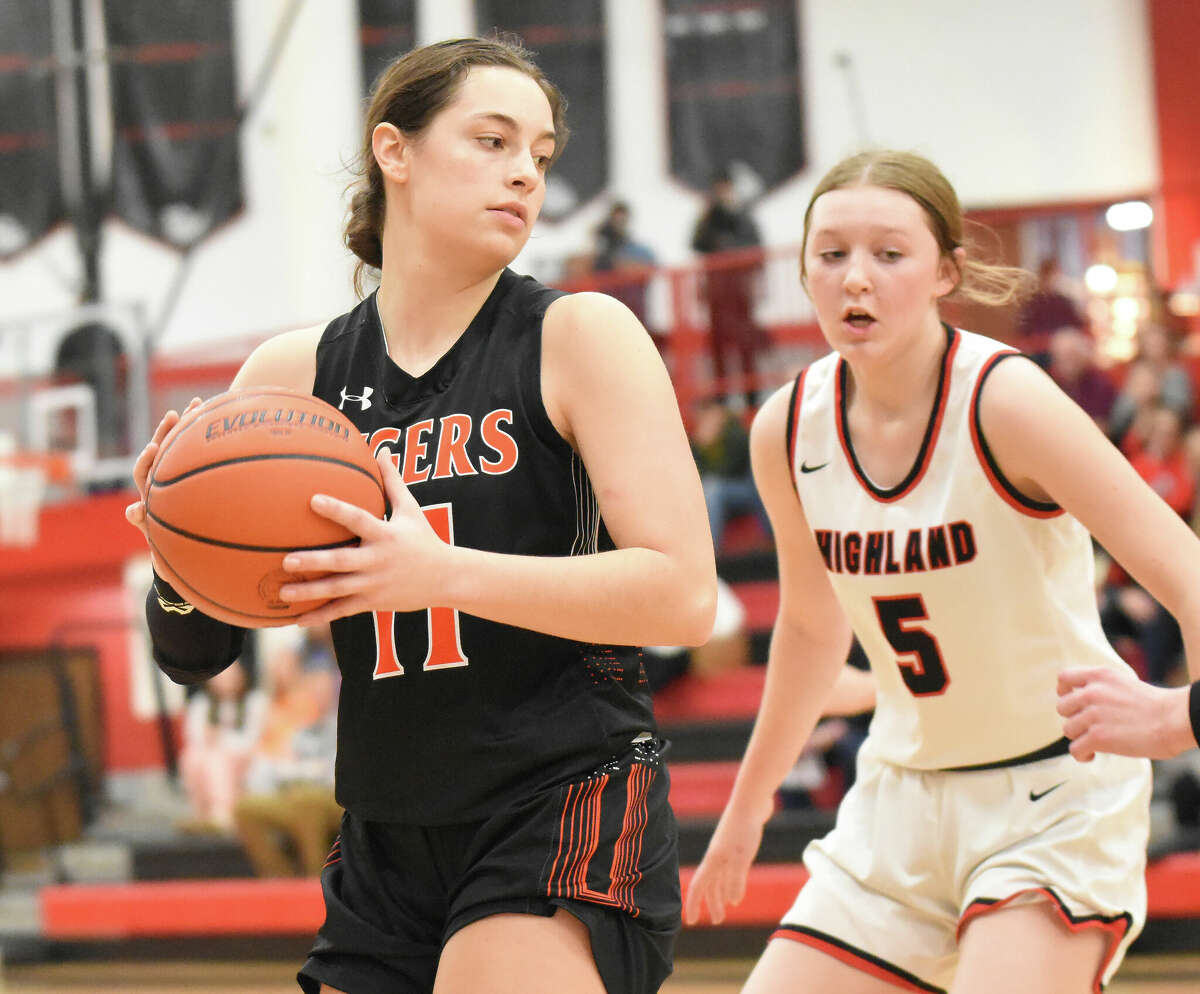 Edwardsville wins in Highland behind career nights from Hauk and Neath