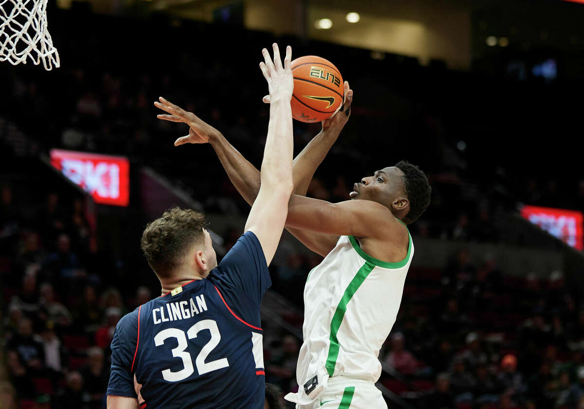 Donovan Clingan already a force for Dan Hurley's UConn men.