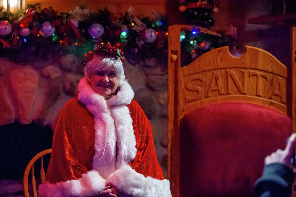 More than 350 Midland residents hear from Santa
