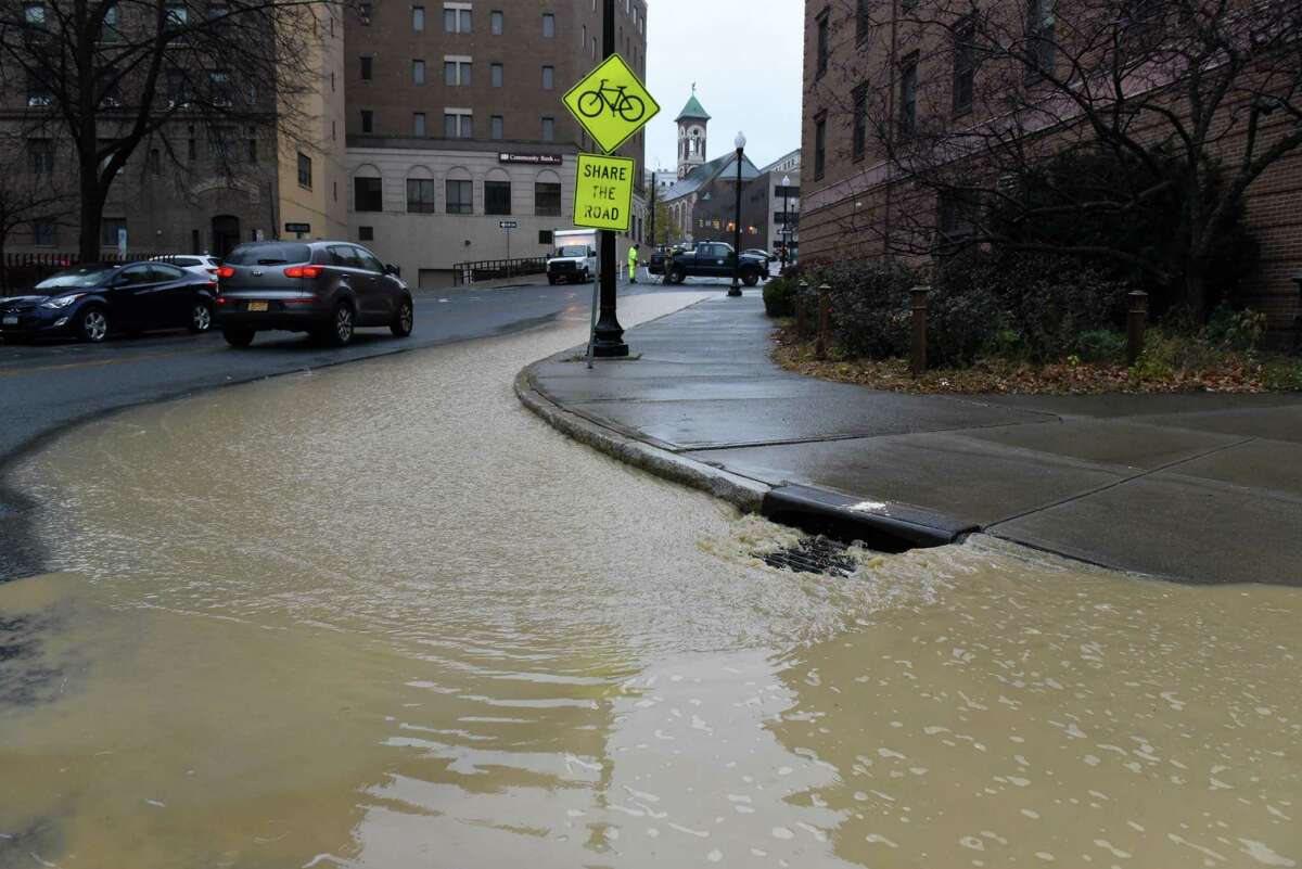 Albany water main break floods Pine Street
