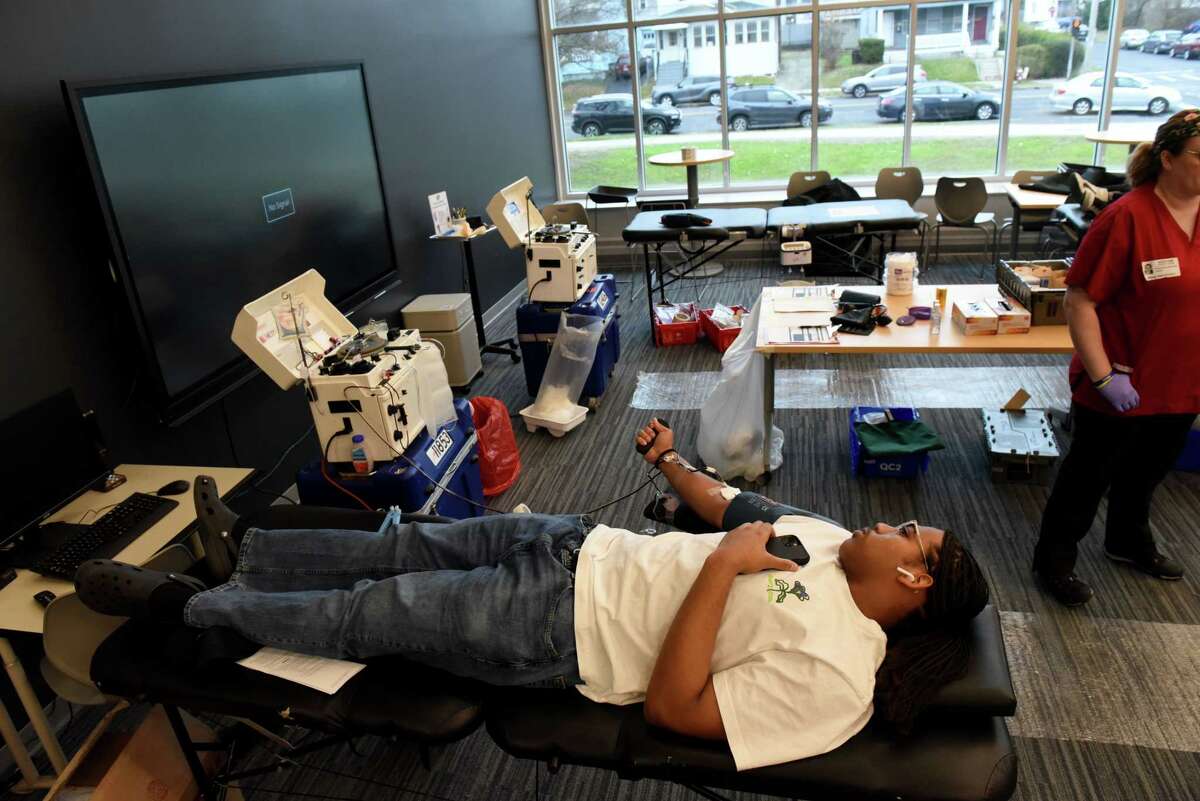 Black students donate blood for sickle cell patients