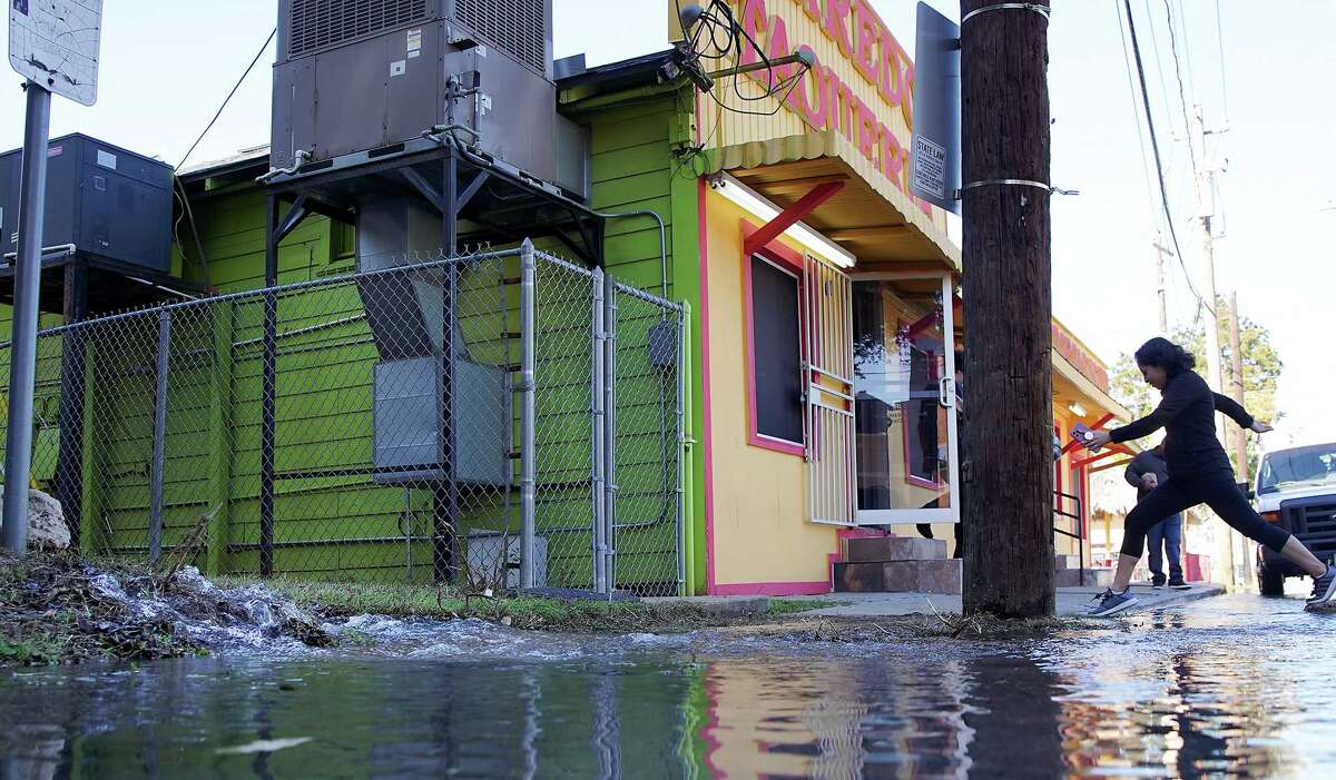 Houston urges residents to conserve water ahead of population boom