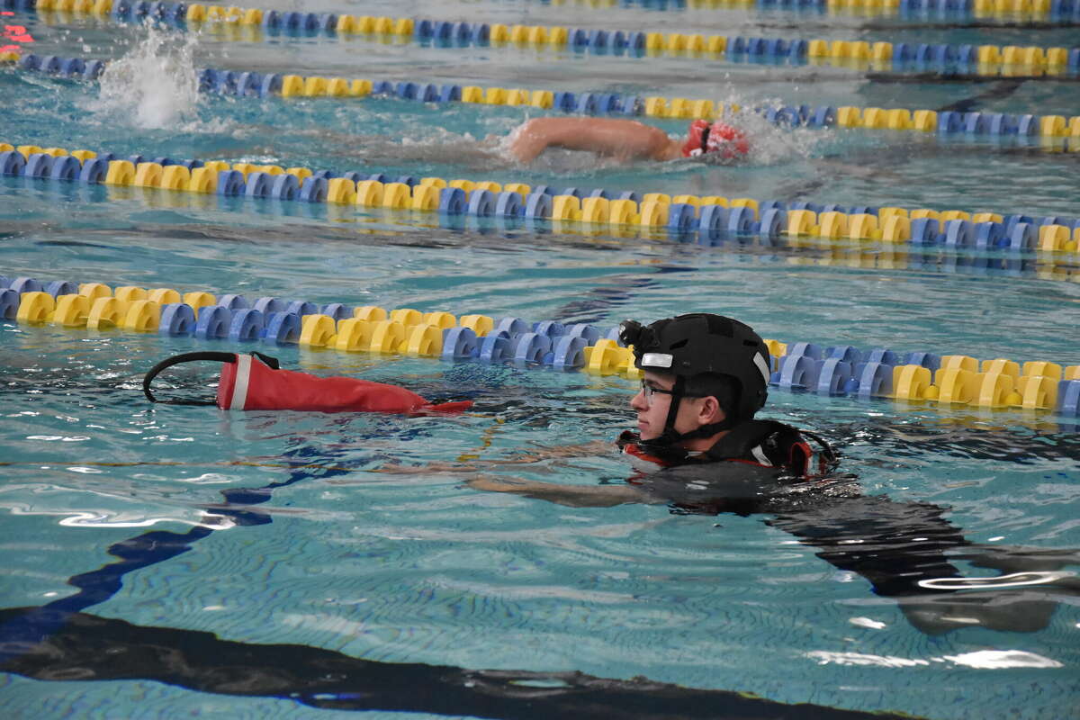 Manistee area police join Coast Guard's ice rescue training