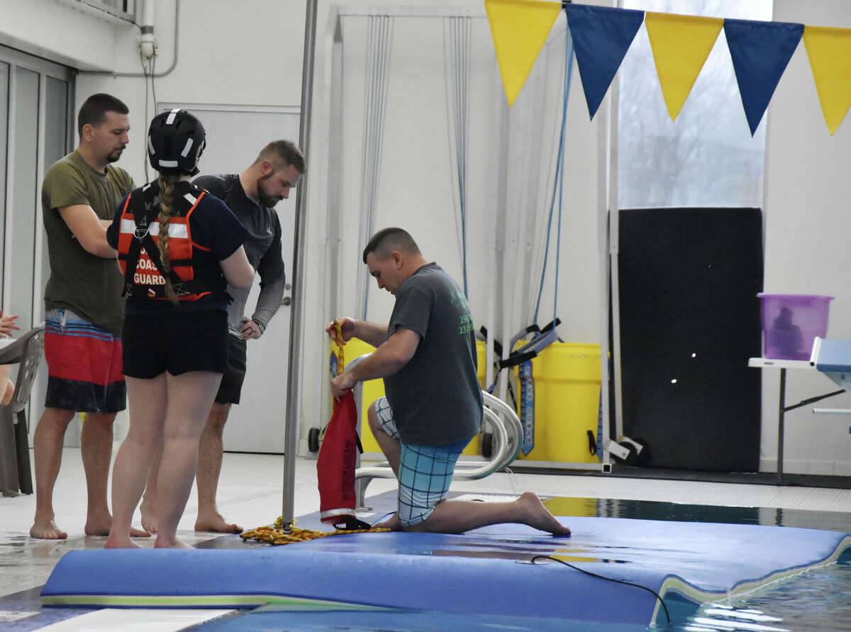 Manistee area police join Coast Guard's ice rescue training