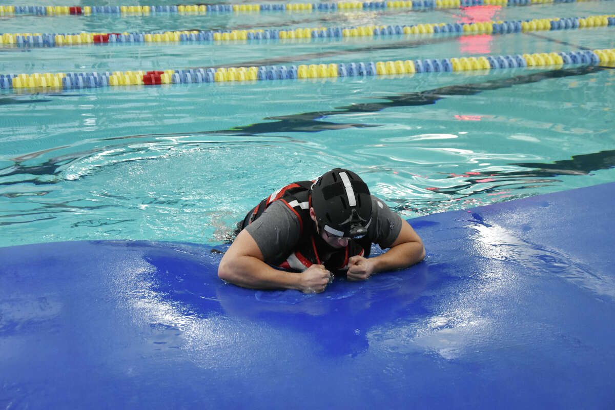 Manistee area police join Coast Guard's ice rescue training