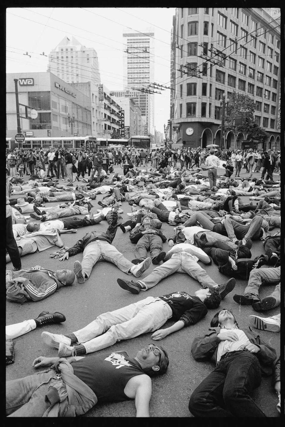 Powerful photos show San Francisco’s fight against AIDS epidemic