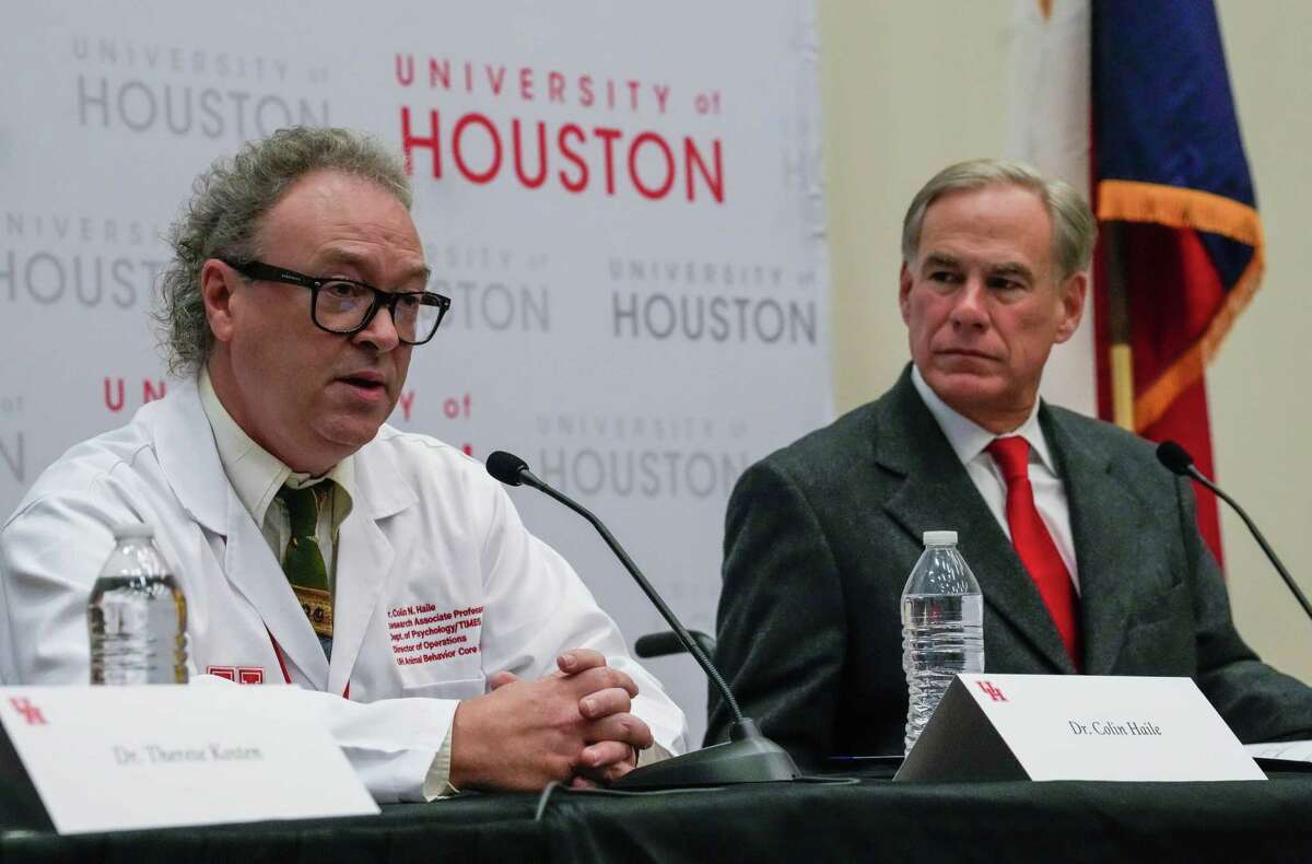 Abbott tours fentanyl vaccine laboratory at University of Houston