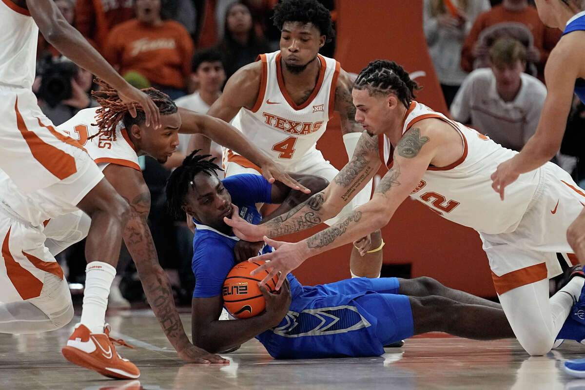 UT Longhorns hold of Creighton Bluejays to stay perfect