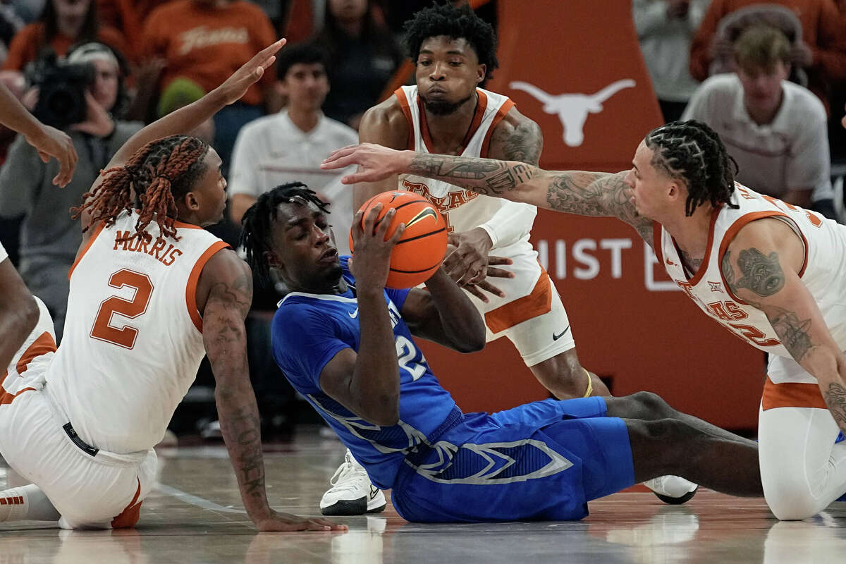 UT Longhorns hold of Creighton Bluejays to stay perfect
