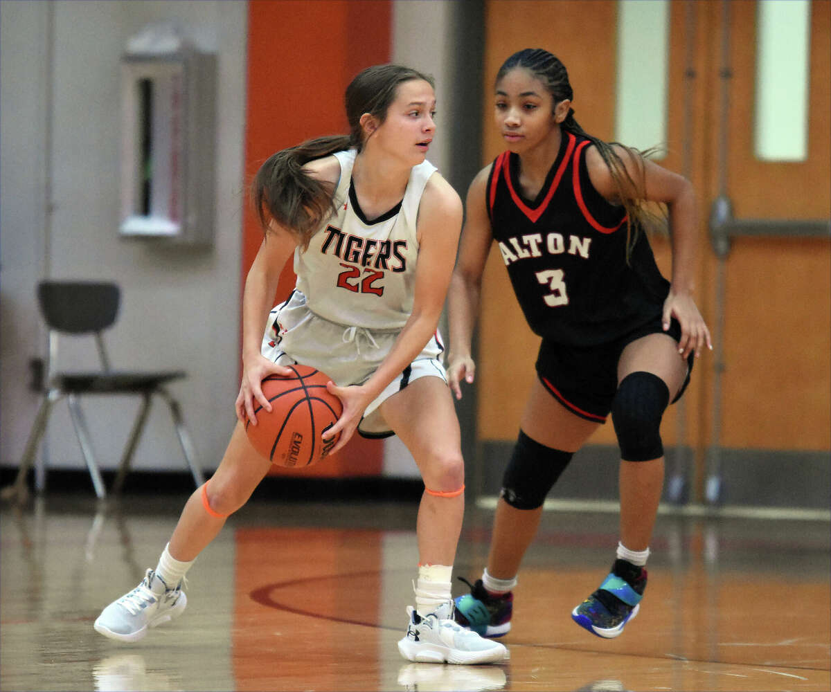 Alton Redbirds defeat Edwardsville Tigers for first time since 1998