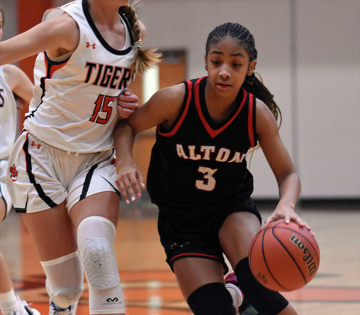 Alton Redbirds defeat Edwardsville Tigers for first time since 1998