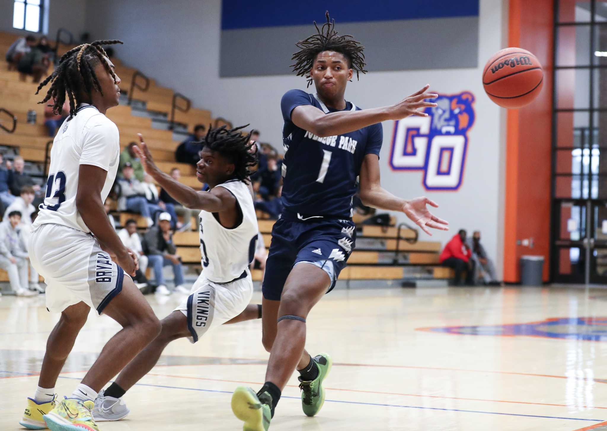 Houston boys basketball top performers: Martez James leads Cavs