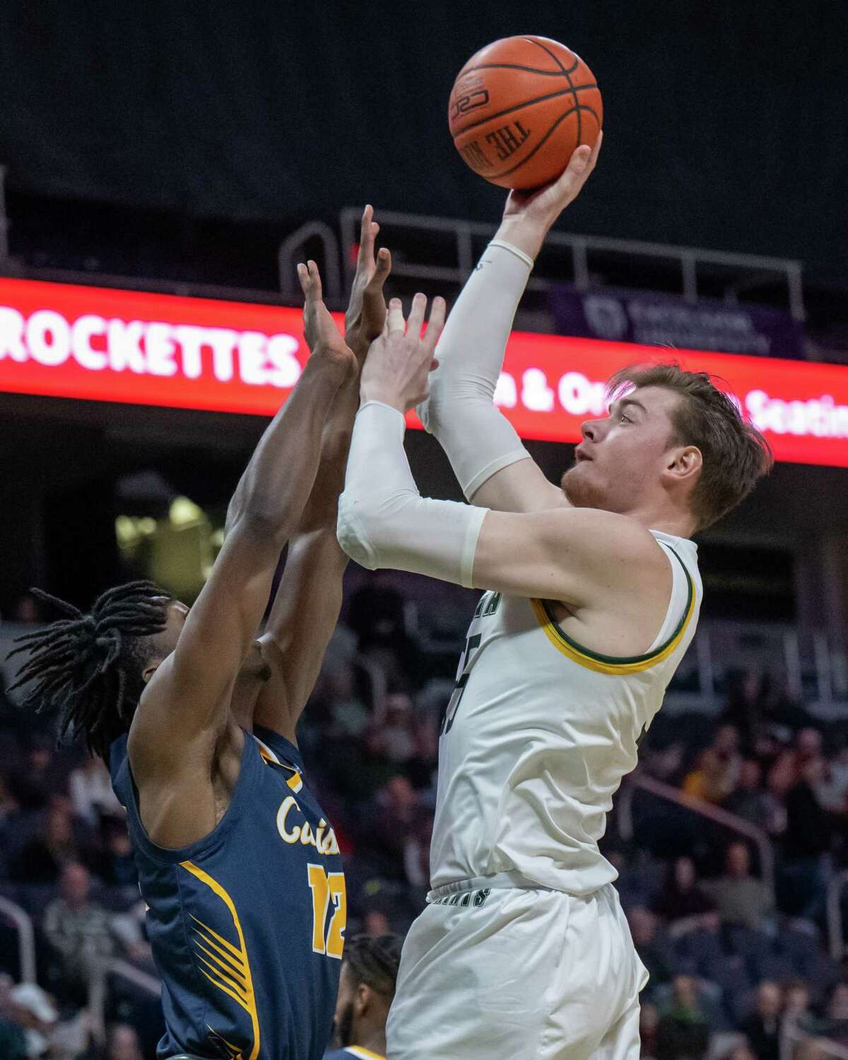 Siena men's basketball outlasts Canisius in MAAC opener