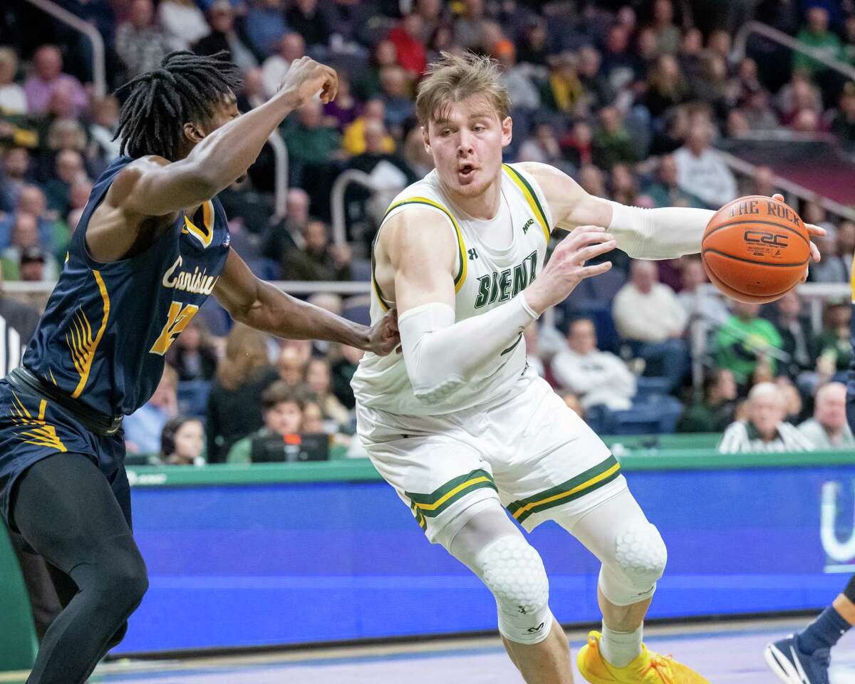 Siena men's basketball outlasts Canisius in MAAC opener