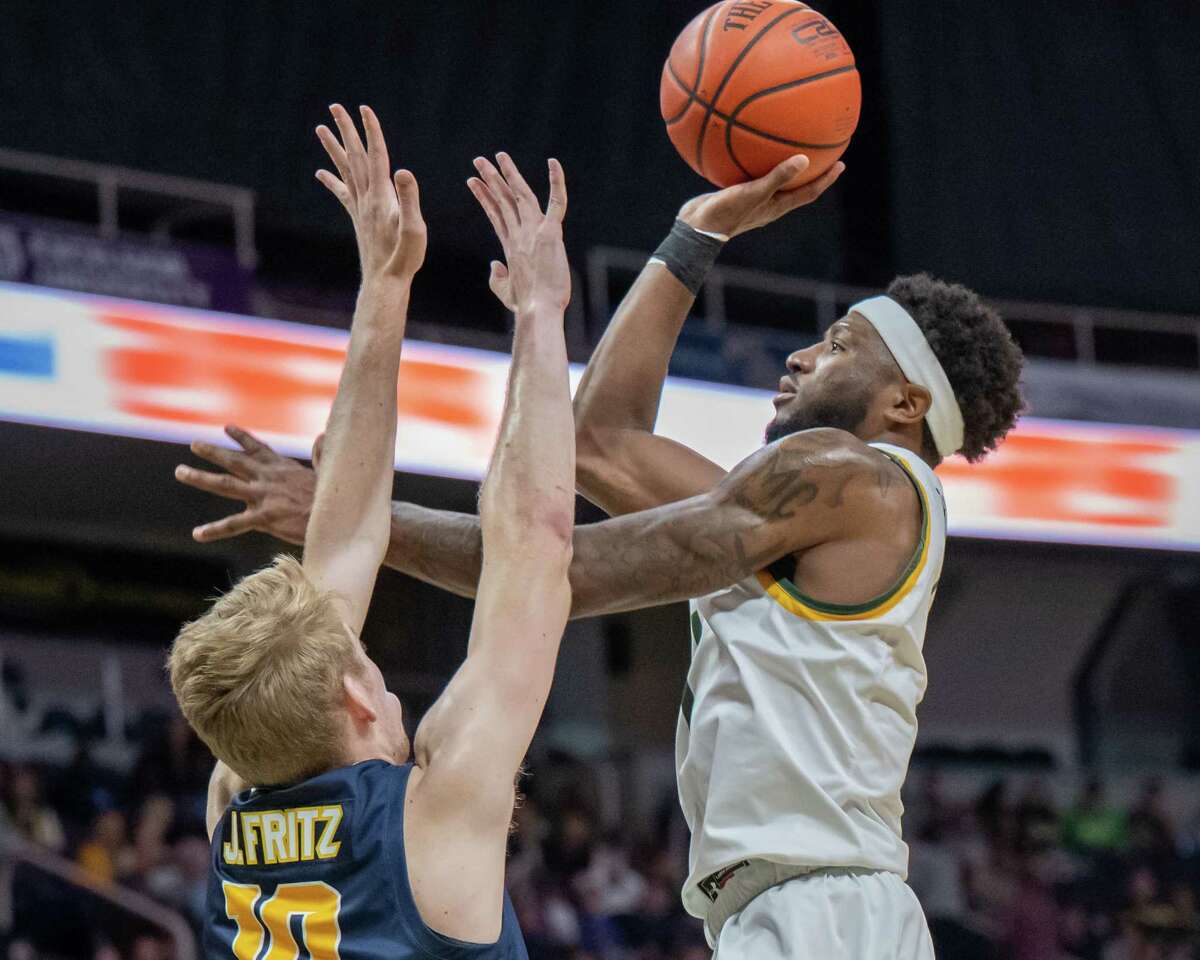 Siena men's basketball outlasts Canisius in MAAC opener