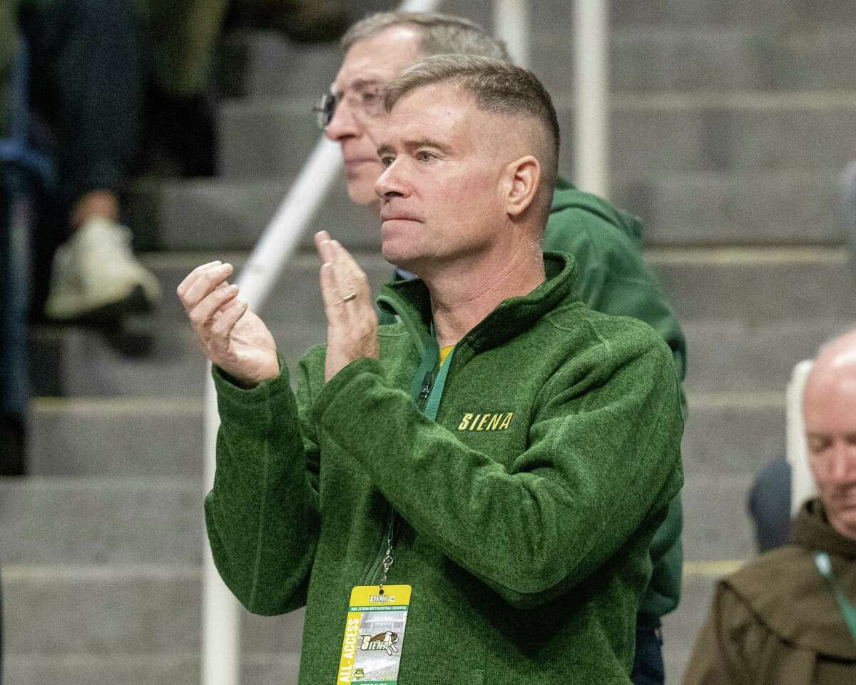 Siena men's basketball outlasts Canisius in MAAC opener