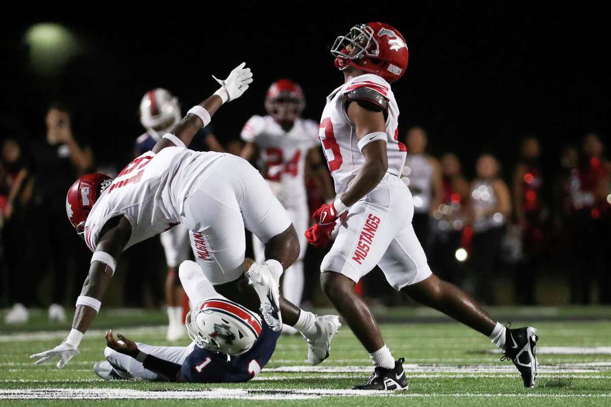 North Shore Mustangs advance to state semifinals