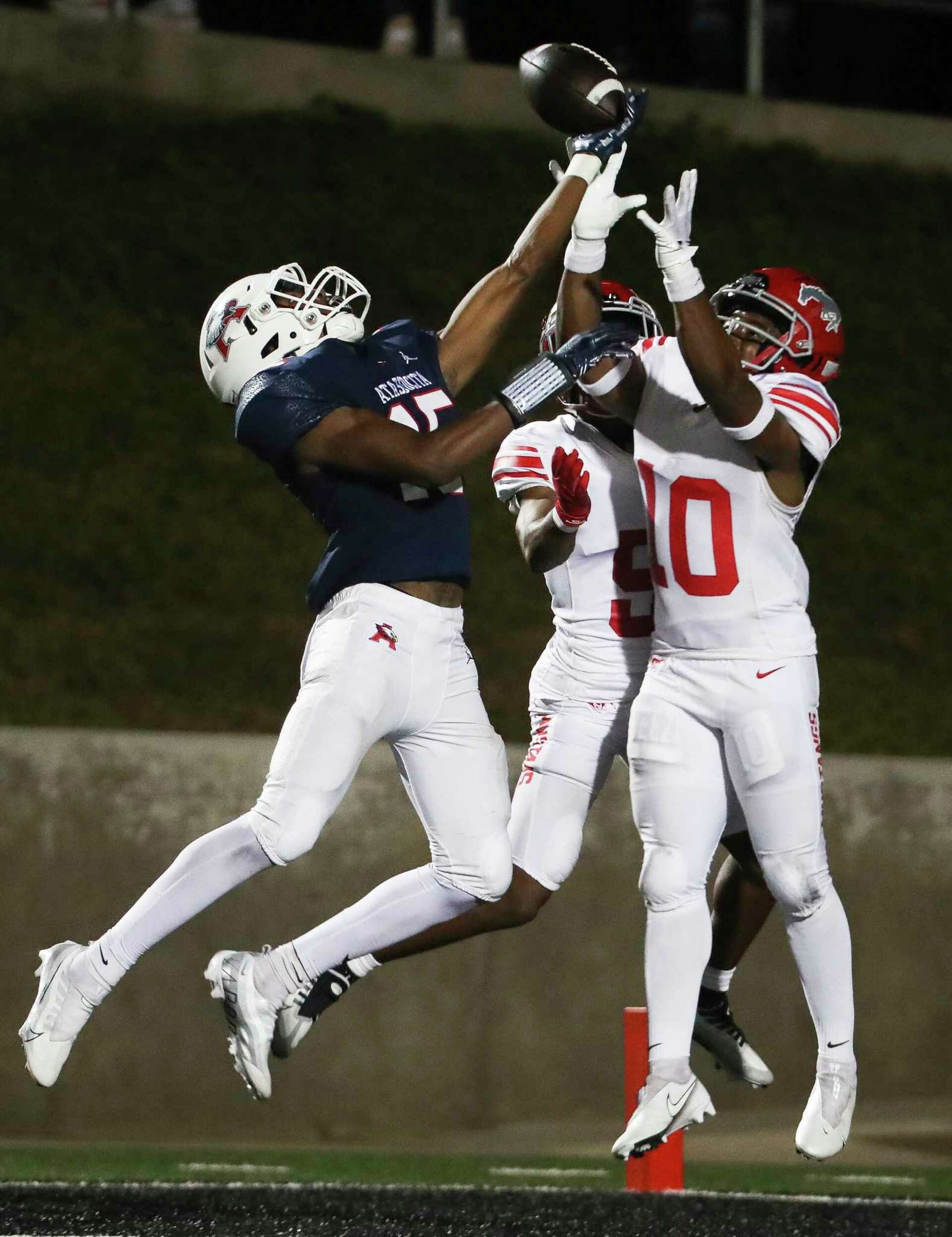 North Shore Mustangs advance to state semifinals