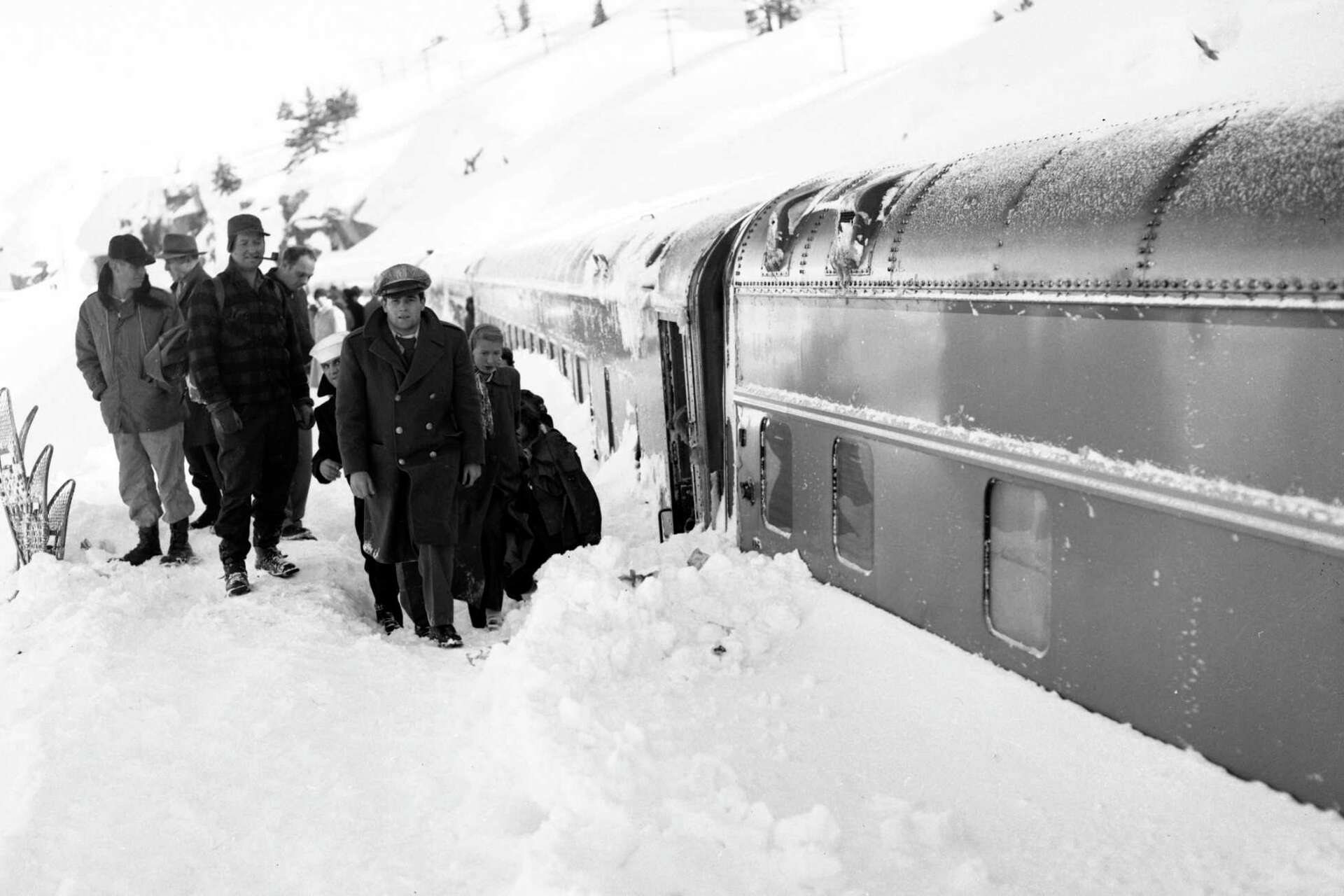1952 Sierra blizzard turned snowbound luxury train into frigid hell