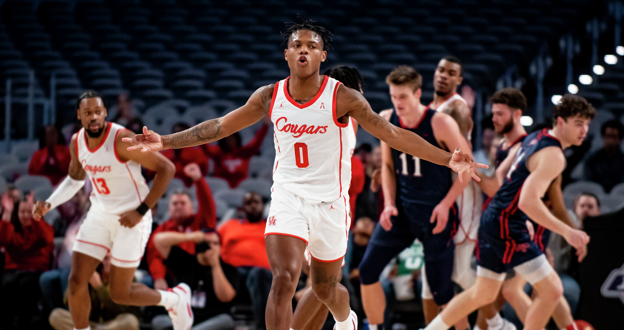 No. 1 Houston Cougars hold off Saint Mary's Gaels