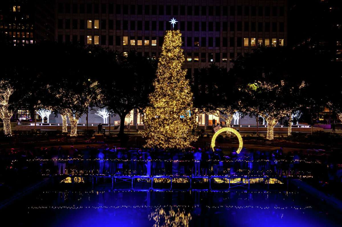 Mayor lights Houston's Christmas tree