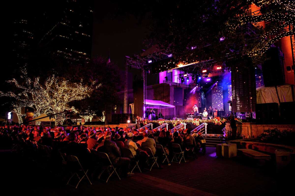 Mayor lights Houston's Christmas tree