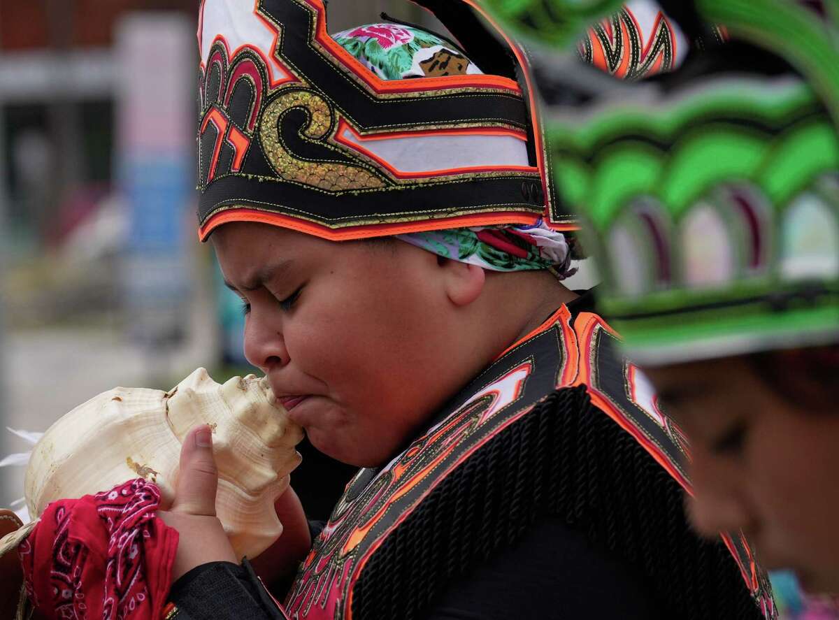 Hundreds dance their way to revived Virgen de Guadalupe Festival