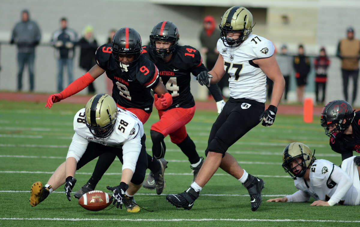 CT high school football score between Barlow, Cromwell/Portland