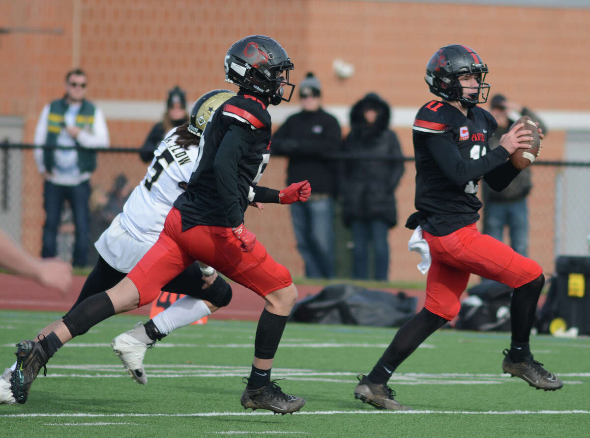 CT high school football score between Barlow, Cromwell/Portland