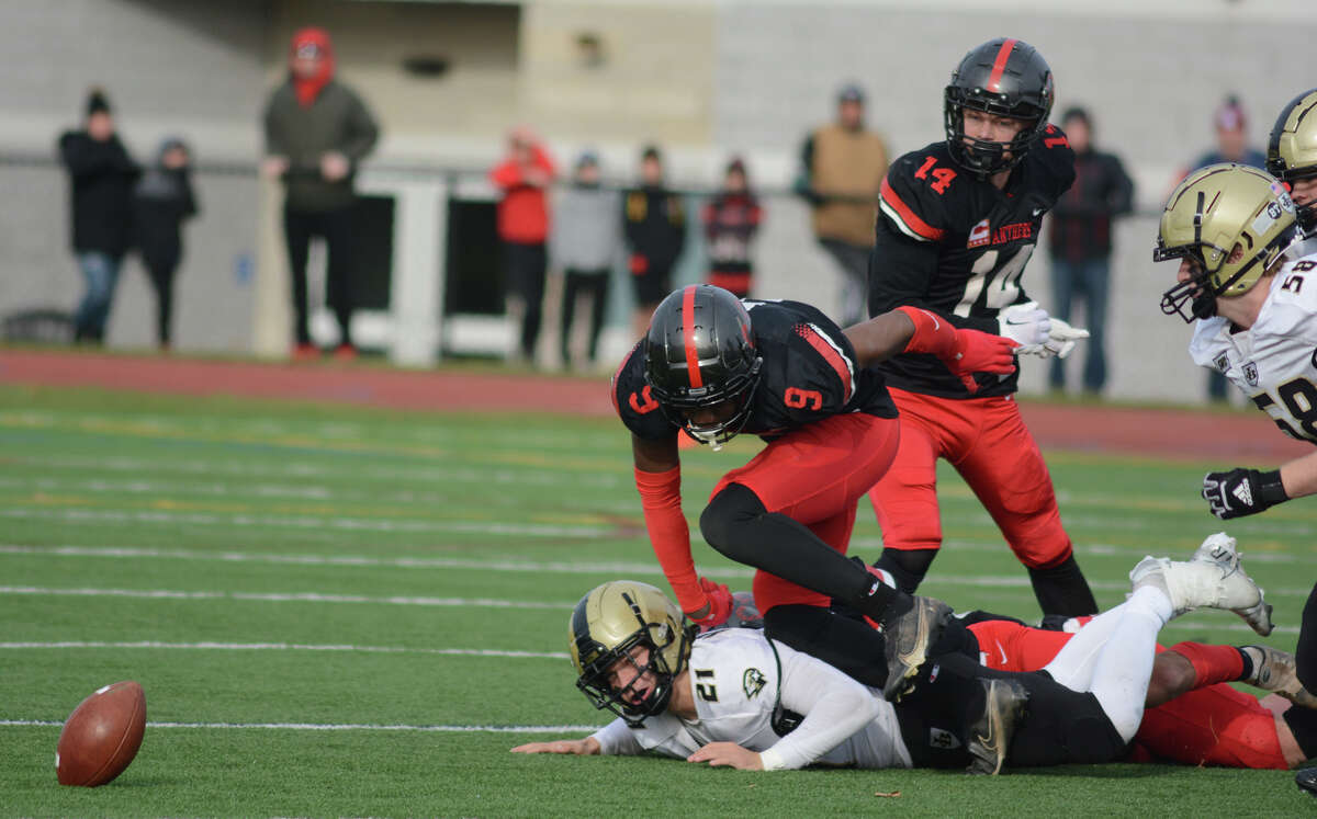 CT high school football score between Barlow, Cromwell/Portland
